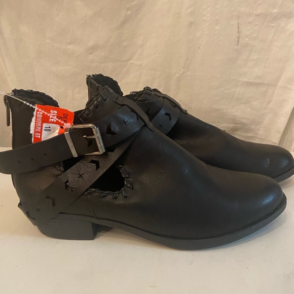 Sugar | Shoes | Sugar Black Ankle Boots Wrap Around Straps Zip Heels ...
